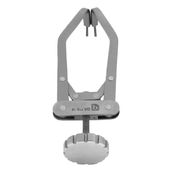 Self-Retaining TMJ Retractor - Quinelato – First Dental